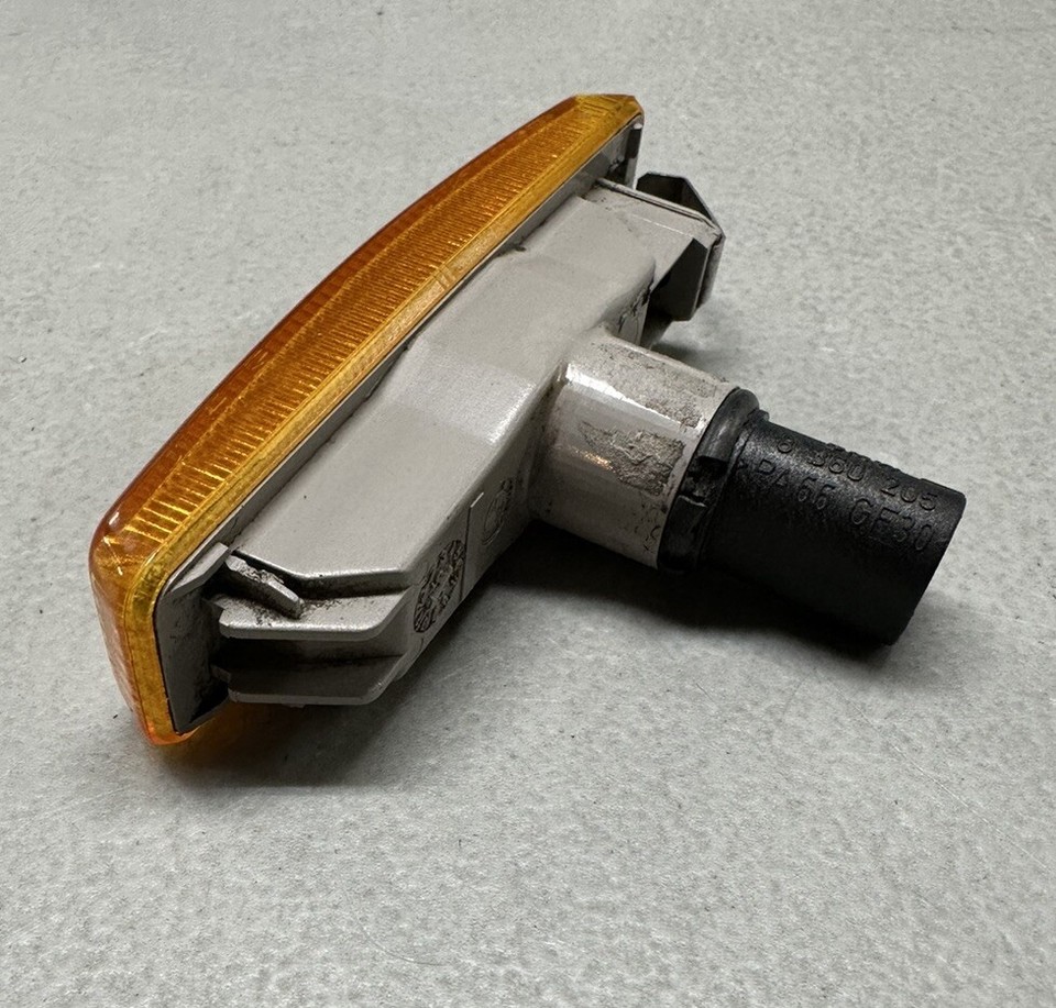 BMW E39 Turn Signal Light Fender Side Marker Lamp Amber Lens ...