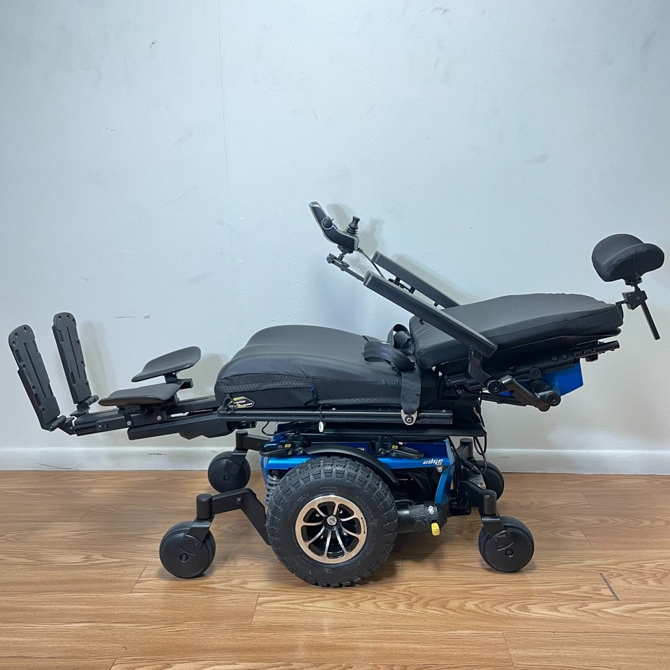 QUANTUM Q6 EDGE .POWER TILT,RECLINE AND LEGS. ALL-TERRAIN. ATTENDANT ...