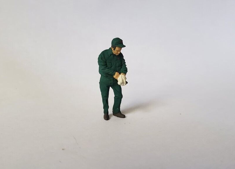 Arttista #1195 - Gas Station Attendant Checking Oil - O Scale Figure ...