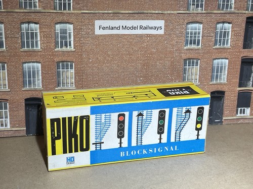 Piko 1:87 HO Scale Model Railway Block Signals Colour Light Signals | eBay