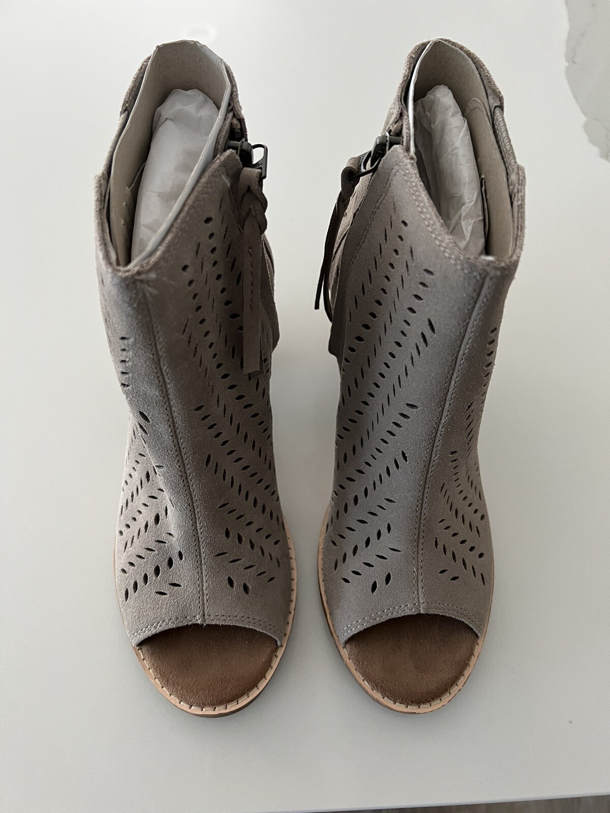 Toms Heels Shoes Women's 6.5 Beige Micro Fiber Zipper Peep Toe Majorca ...