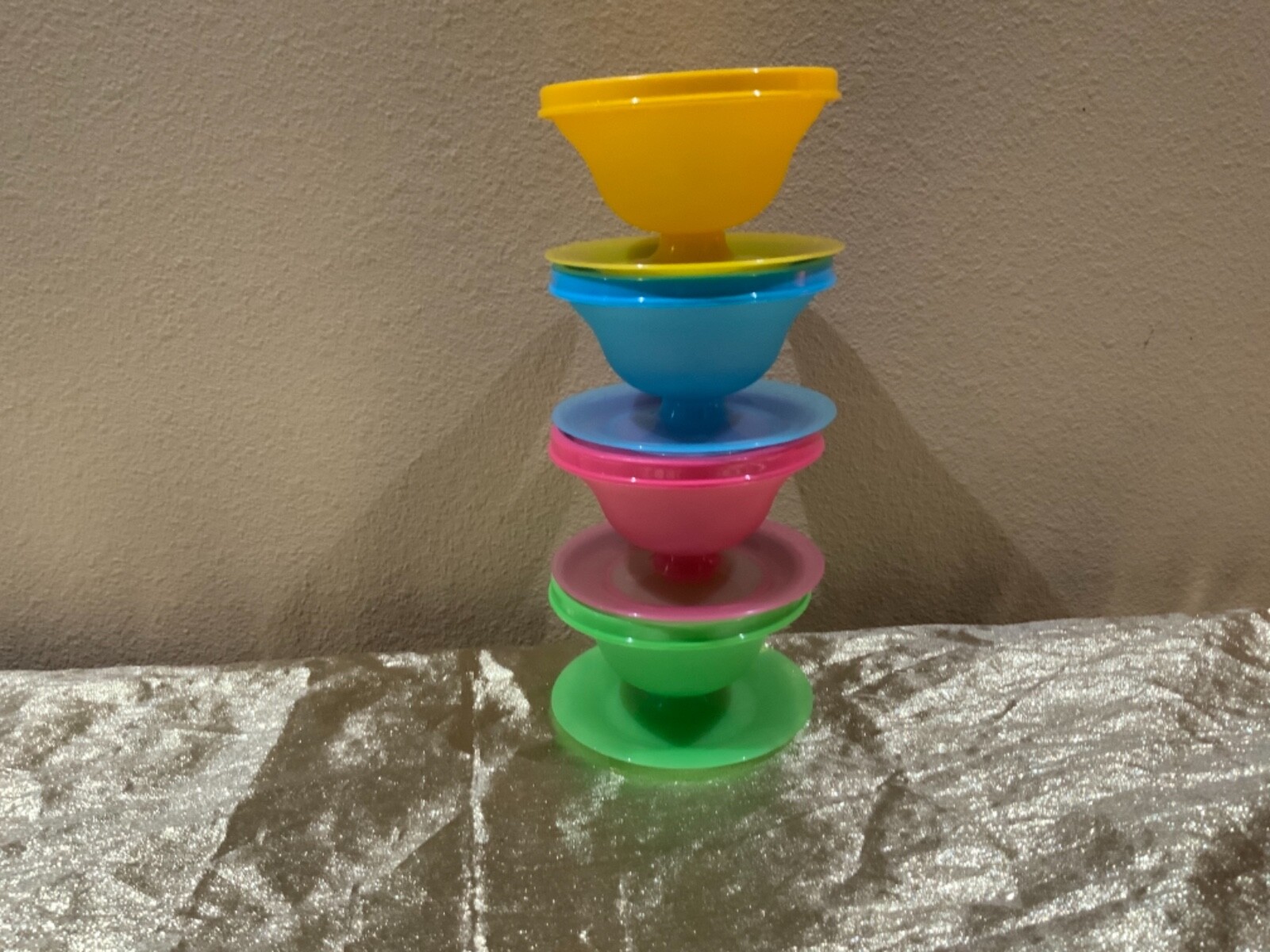 New Tupperware Beautiful UNIQUE Set of 4 Vintage Colors Dessert Dishes ...