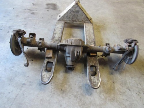 2000 Ford Expedition rear back differential axle assembly end housing ...