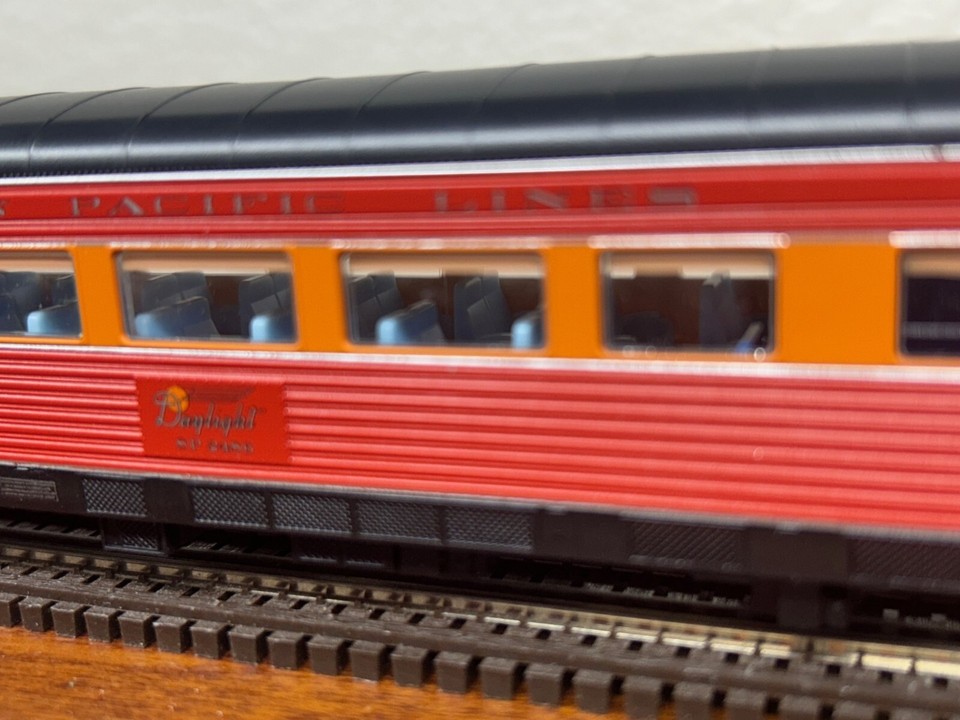 SOUTHERN PACIFIC LINES - DAYLIGHT PASSENGER COACH w/INTERIOR - MTH HO ...
