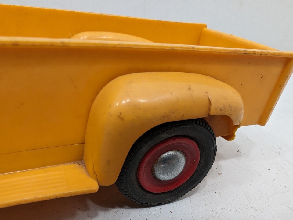 VINTAGE PRODUCT MINIATURES INTERNATIONAL PICKUP TRUCK DRI-GAS DEALER ...