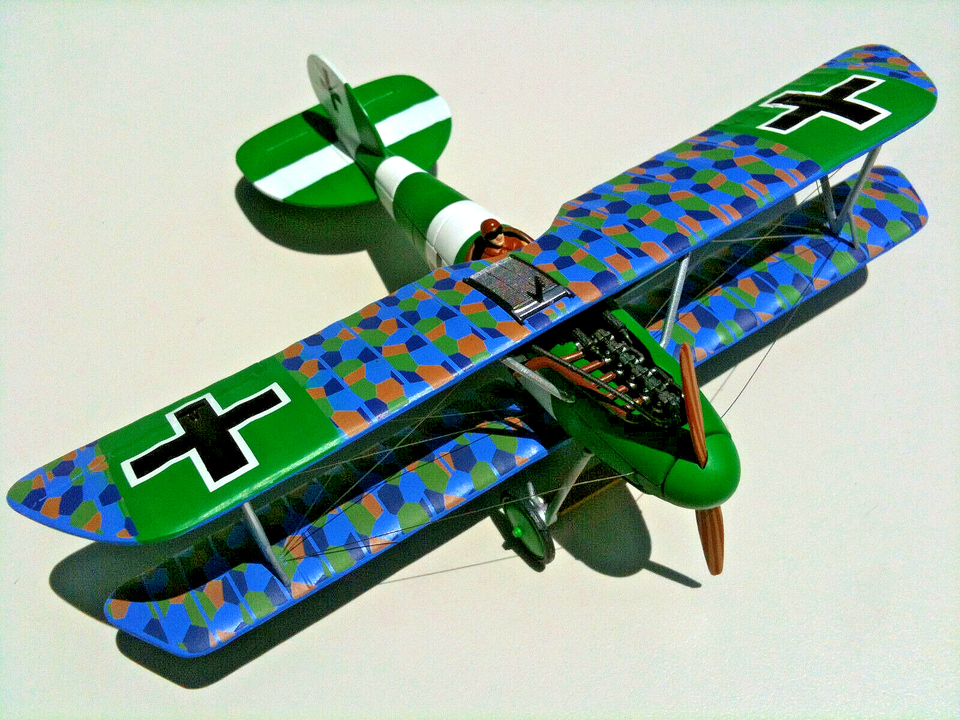 Corgi Albatros D.V Fighter Helmut Dilthey, Lille, France, July 1918 1: ...