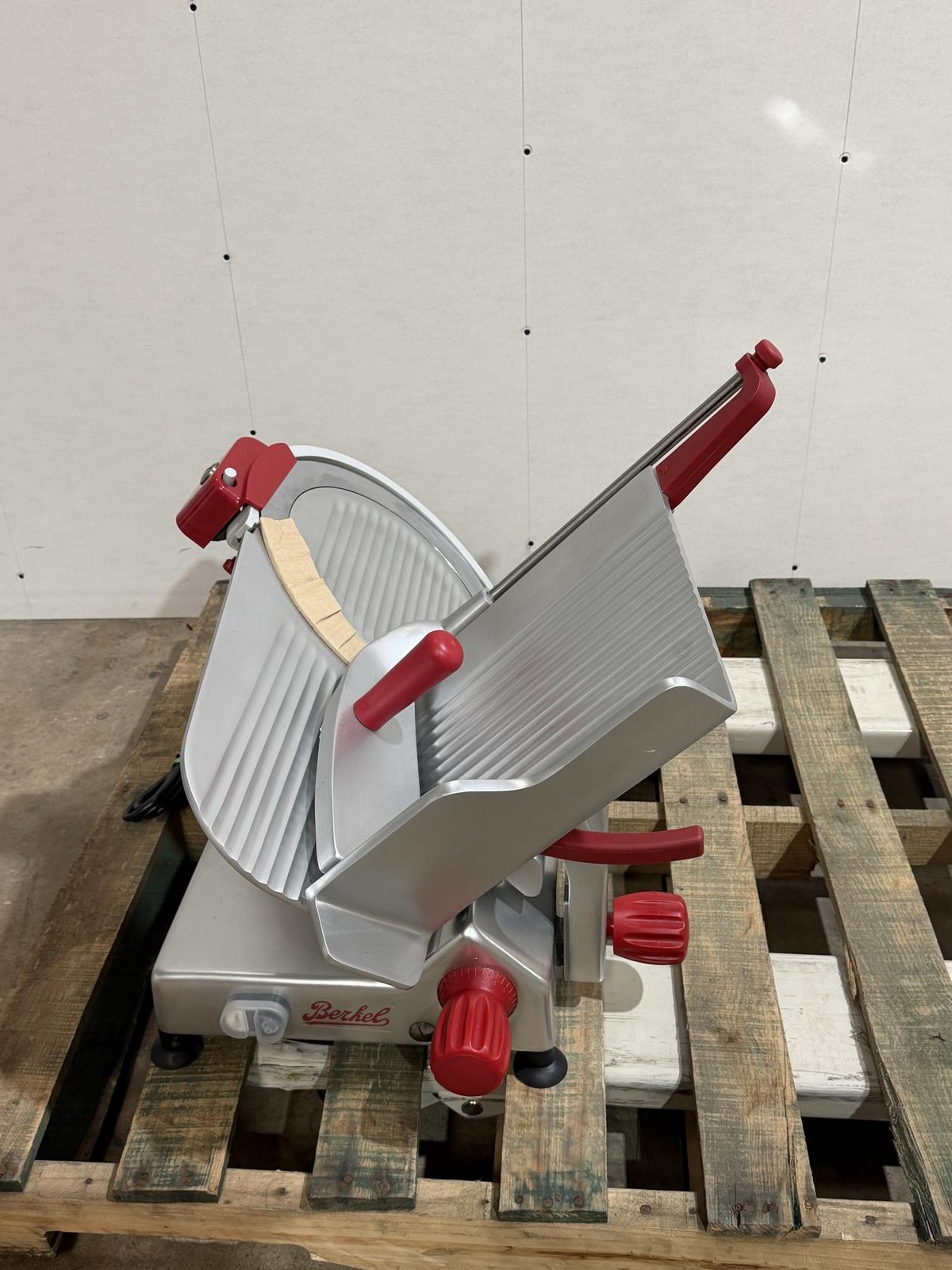 Berkel B14-SLC 14" Manual Meat Slicer | Medium-Duty Gravity Feed