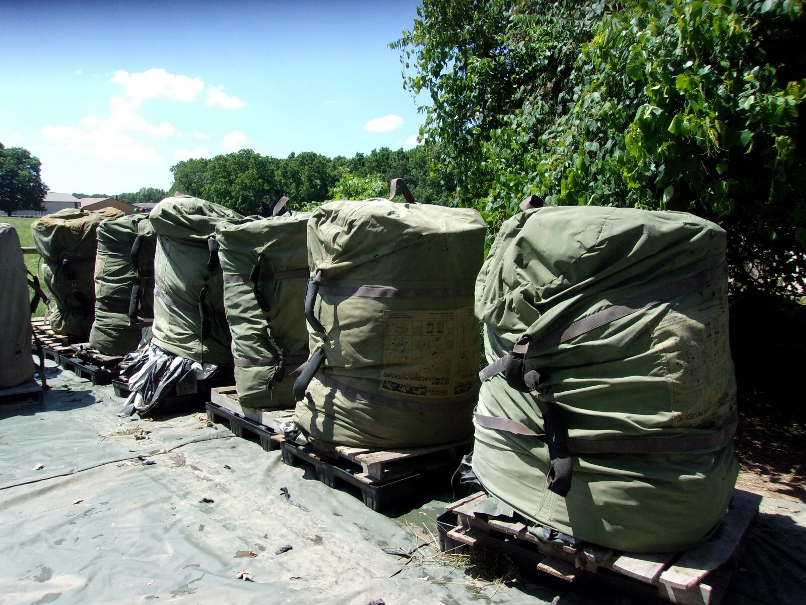 6.. MILITARY DRASH ARMY TENTS LARGE XB SERIES CAMP HUNT --CONDITION IS ...
