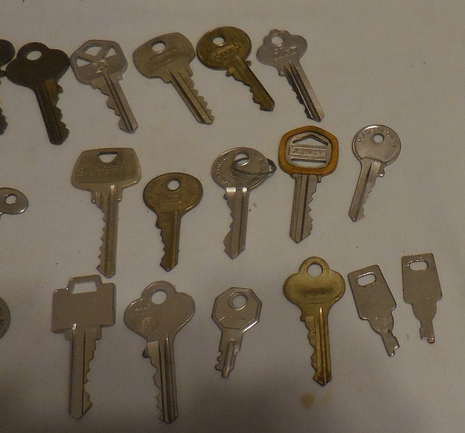 40 lot of keys collection, House, padlock locks more mixed lot Ornate ...