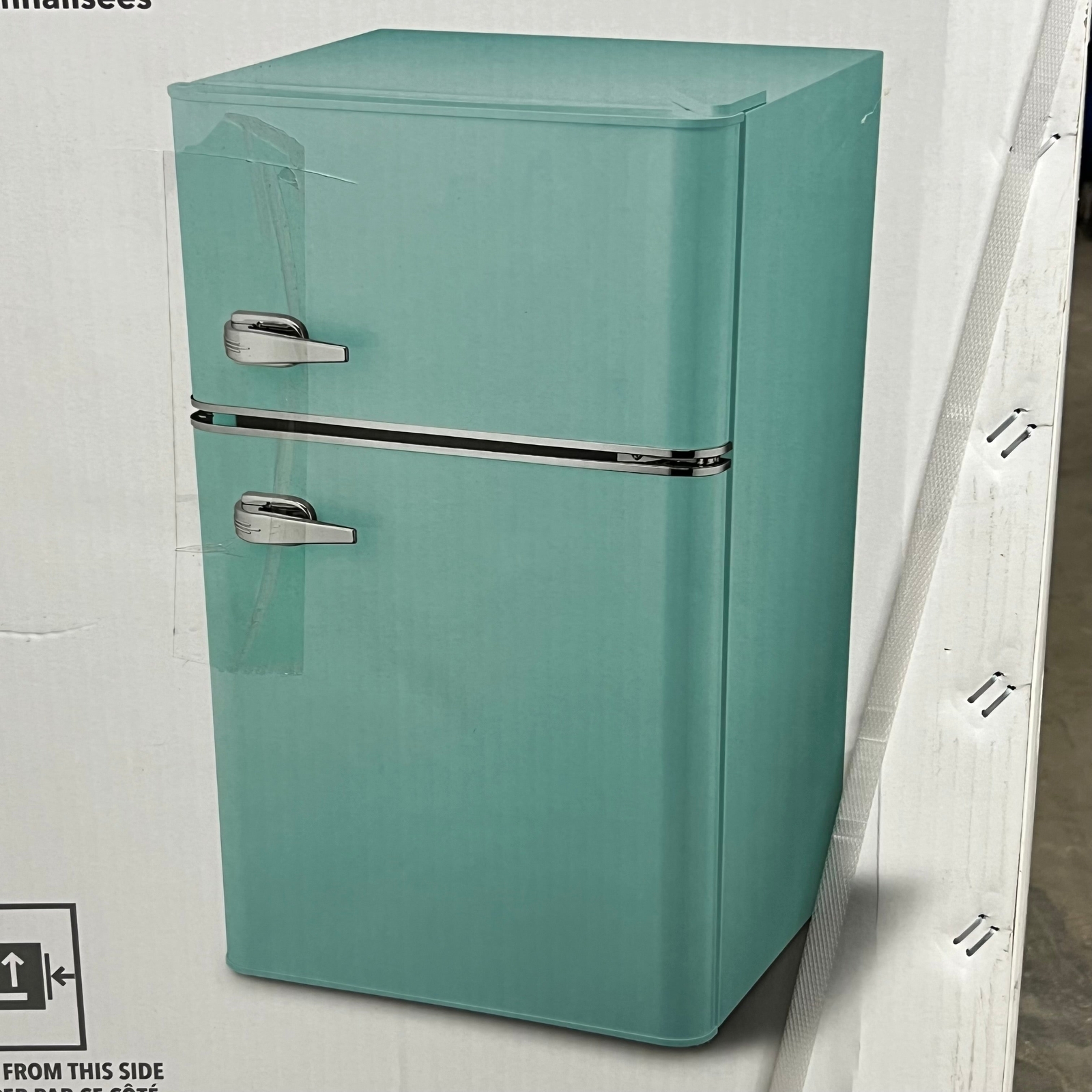 Insignia NSCFR32MT1 3.1 cu. ft. Retro Mini Fridge with Bottom Freezer ...