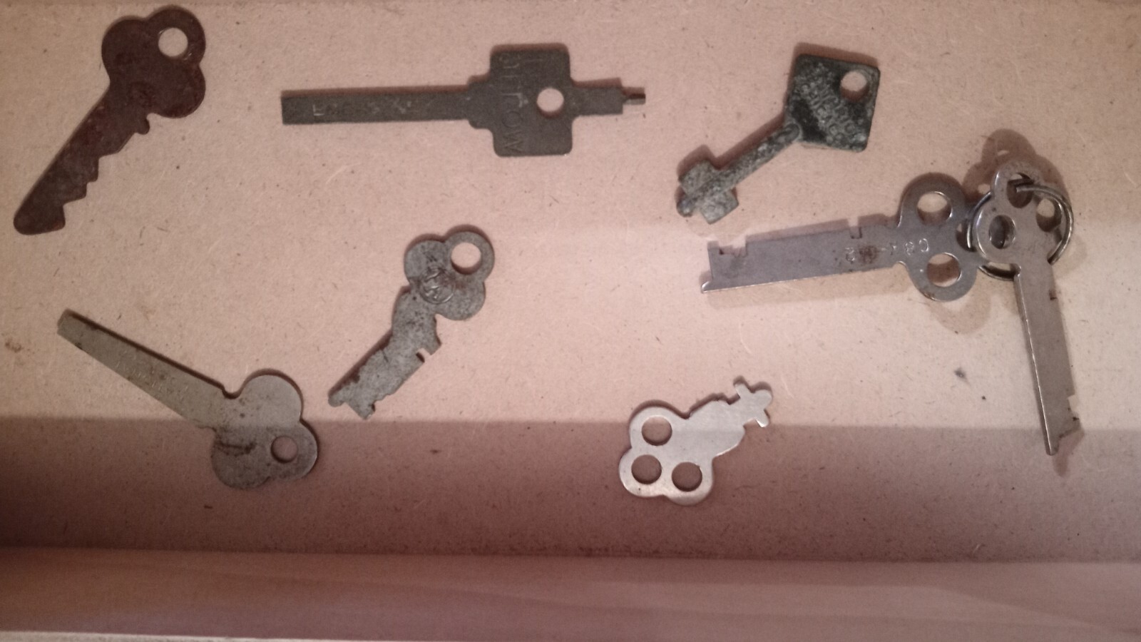 Lot of 21 Vintage Misc. Emergency Keys/Cast Iron Key with Box | eBay