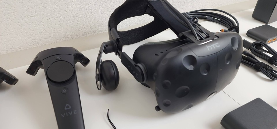 HTC Vive VR Headset + 🔥 Deluxe Pro Audio Full Kit Complete Set System ...