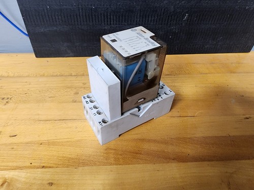 Allen-Bradley Relay, 700-HA32Z24 Ser D with Base and Surge Suppressor ...