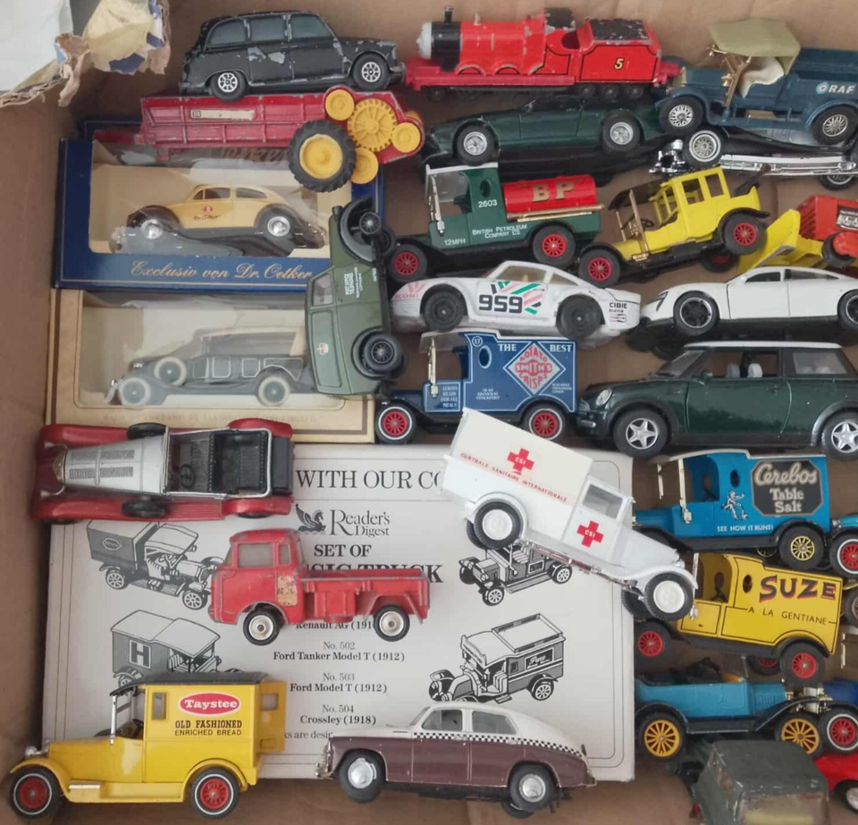 VINTAGE & LATER DIECAST TOY JOB LOT CORGI MATCHBOX & OTHERS CARS TRUCKS ...