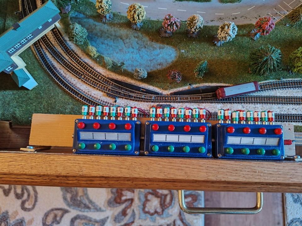 Märklin z set - Hidden Tabletop Desk Train Layout | eBay