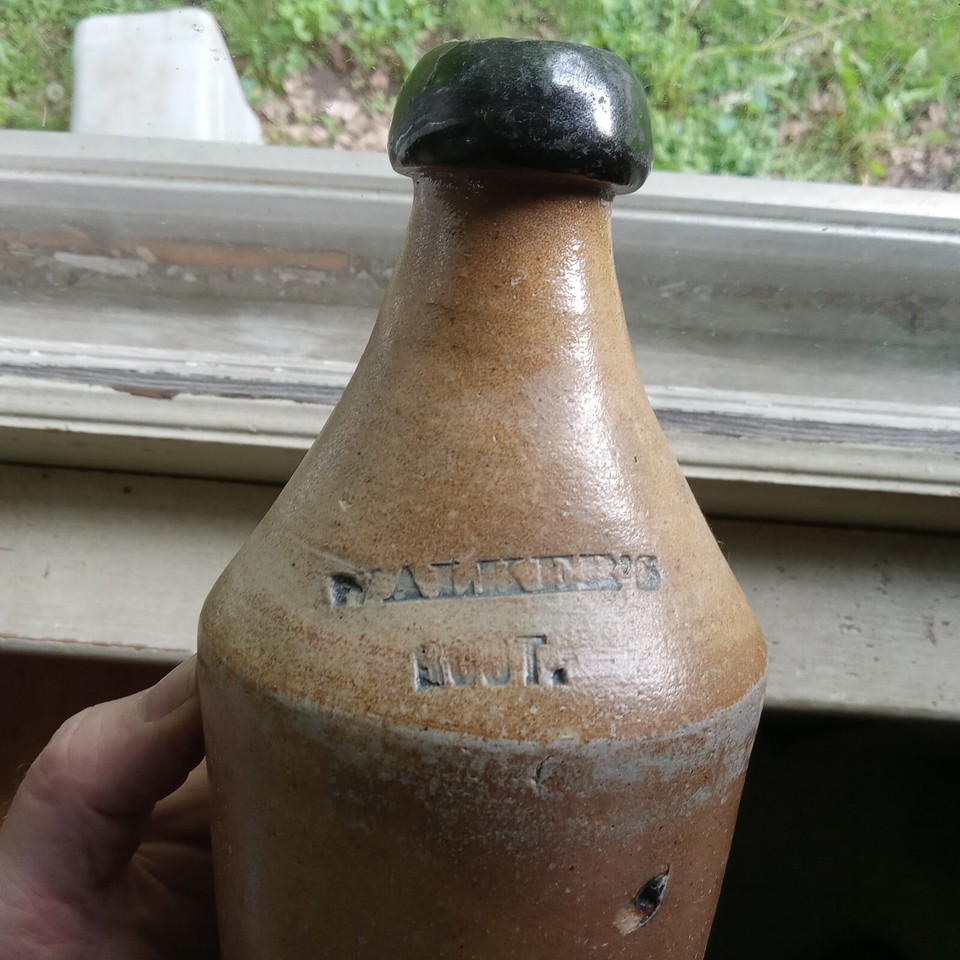 WALKER'S ROOT. EARLY SALT GLAZE STONEWARE ROOT BEER BOTTLE FROM ALBANY ...