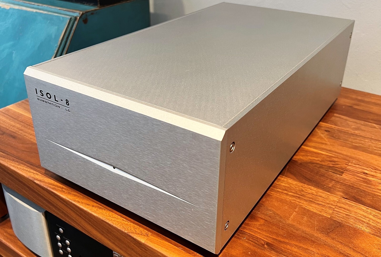 ISOL-8 SubStation LC Mains Conditioner with ISOL-8 mains cable included ...