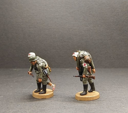 1/72 World War II German Wounded Soldiers Model | eBay