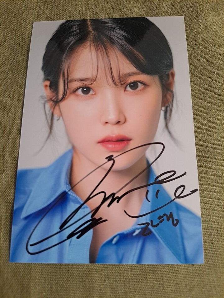 IU Lee Ji Eun Autographed Signed Photo Autographs Collectibles 4*6 2022 ...