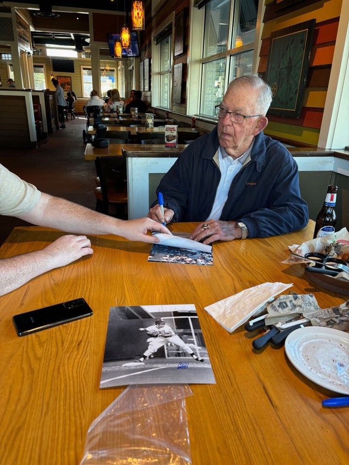 Philadelphia Phillies Cookie Rojas 1966 Topps signed card | eBay