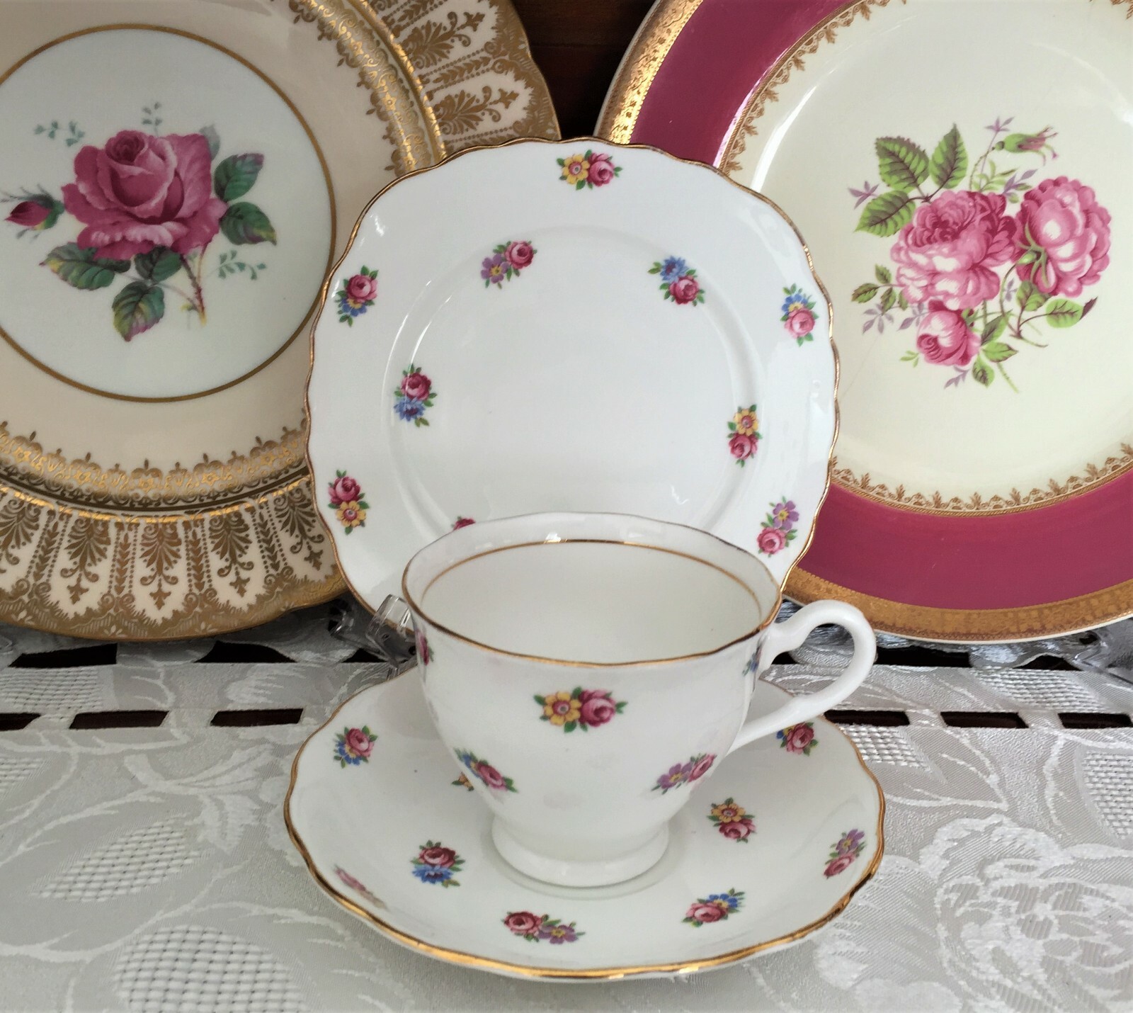 VINTAGE COLCLOUGH BONE CHINA ENGLAND WHITE & FLORAL PATTERN TRIO C1945 ...