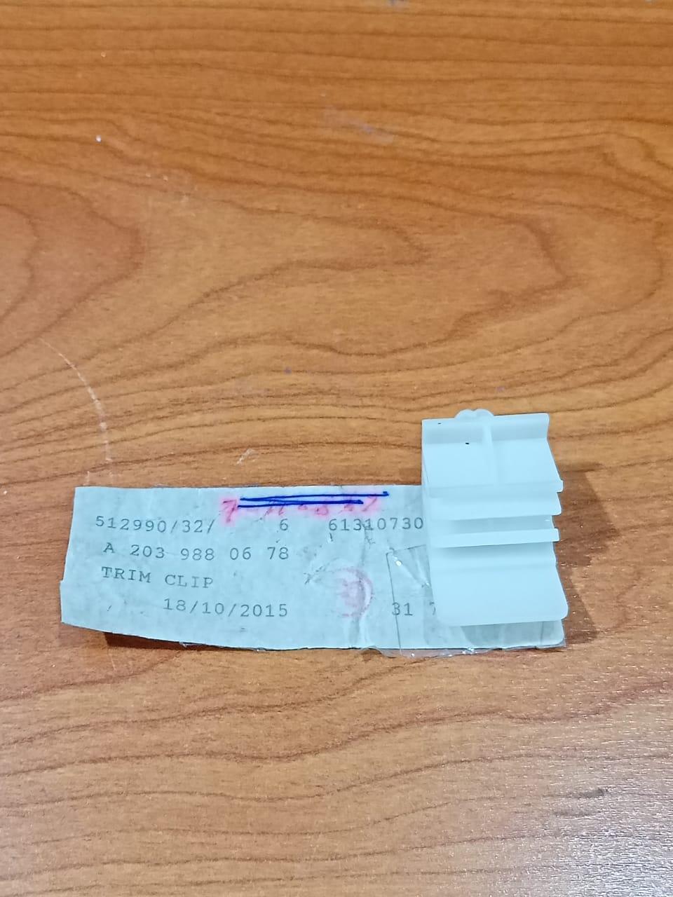 MERCEDE Benz Clip Spar Clip Rocker Panel Original Mercedes C Class ...