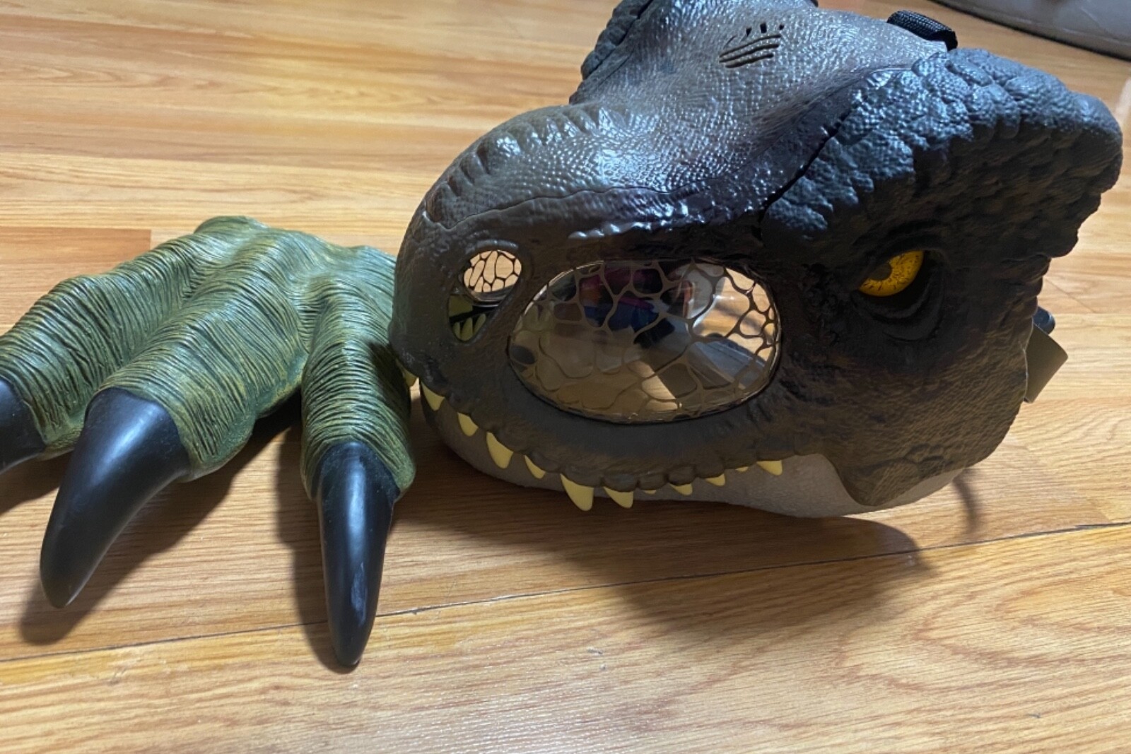 Tyrannosaurus Rex Motion and Sound Mask with a Veloci… - Gem
