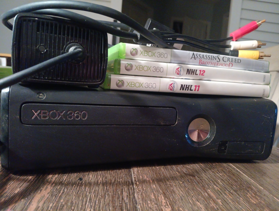 Microsoft Xbox 360 Slim Model 1439 Console - Black bundle with Original ...