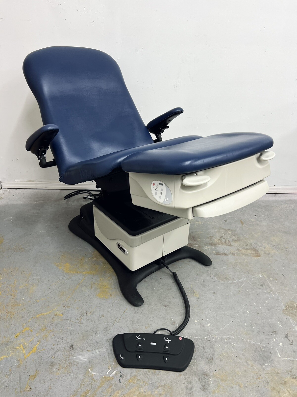 Midmark 646 Podiatry Chair with Foot Control / New Top Color Upholstery ...