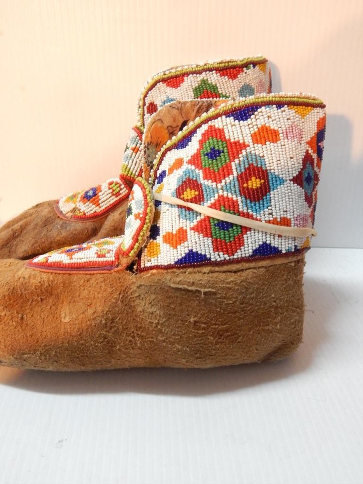 EPIC VINTAGE / ANTIQUE PLAINS CREE INDIAN HIGH CUFF BEADED MOCCASINS | eBay
