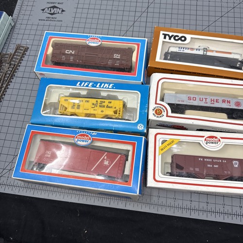 Model Power HO SCALE Train Car Lot in Boxes, Excellent Condition Lot of ...