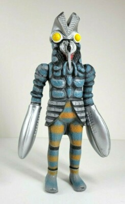 Alien Baltan 1996 LARGE 8" Ultraman Figure Bandai Battery Powered (READ ...