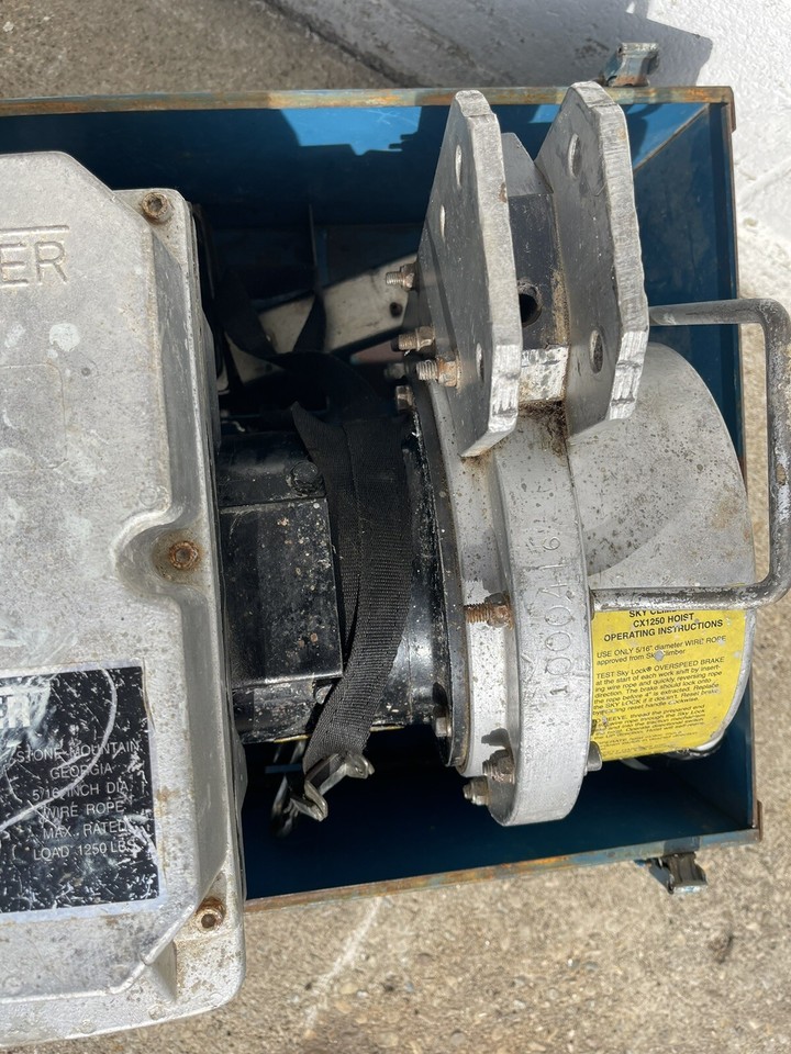 SKY CLIMBER CX1250 HOIST with Metal Case And Sky Lock Good Condition | eBay