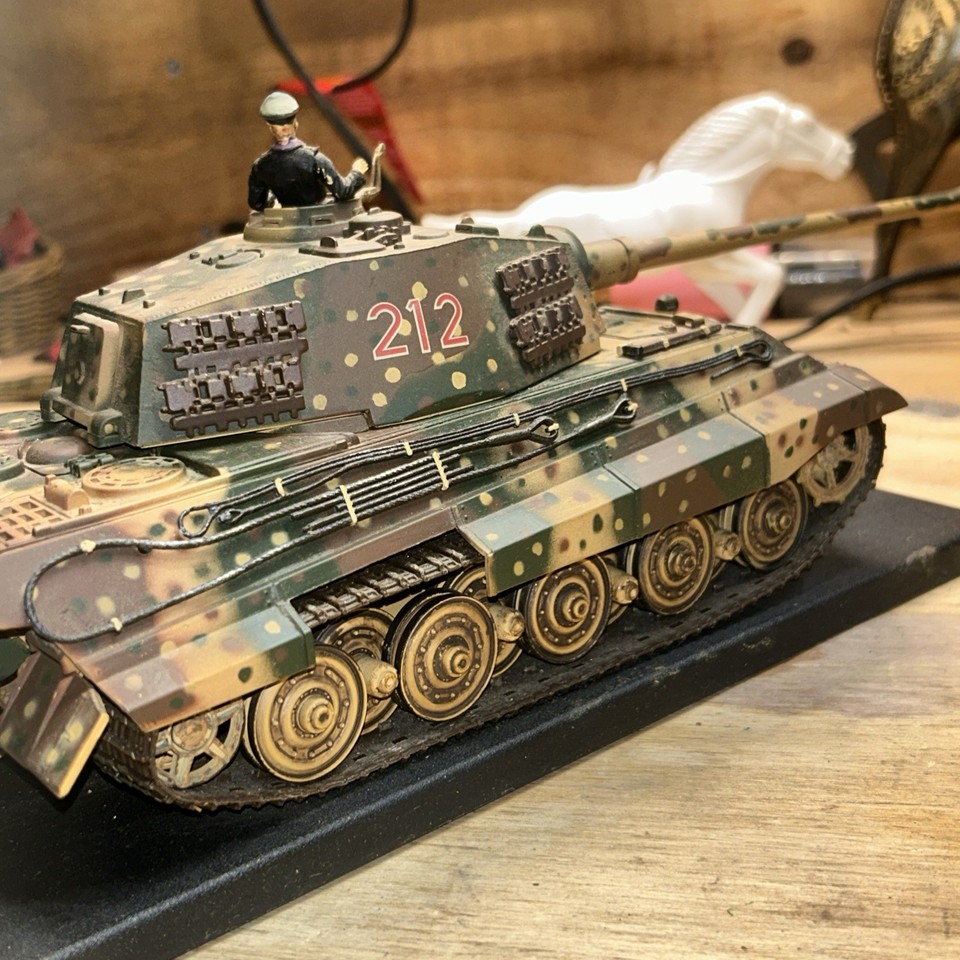 21st Century 1/32 scale Ultimate Soldier WWII German KING TIGER 212 Ex ...