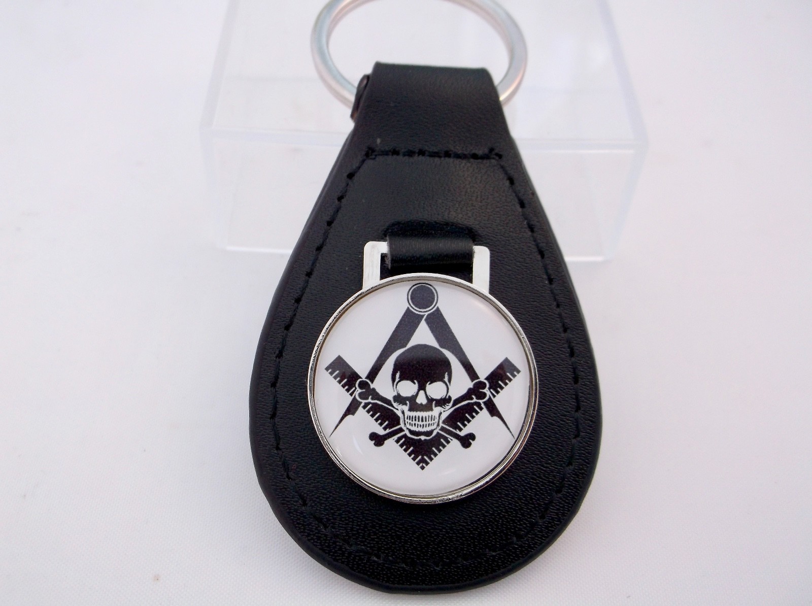 SKULL & BONES CROSSBONES SQUARE COMPASSES FREEMASON BADGE KEYRING KEY ...