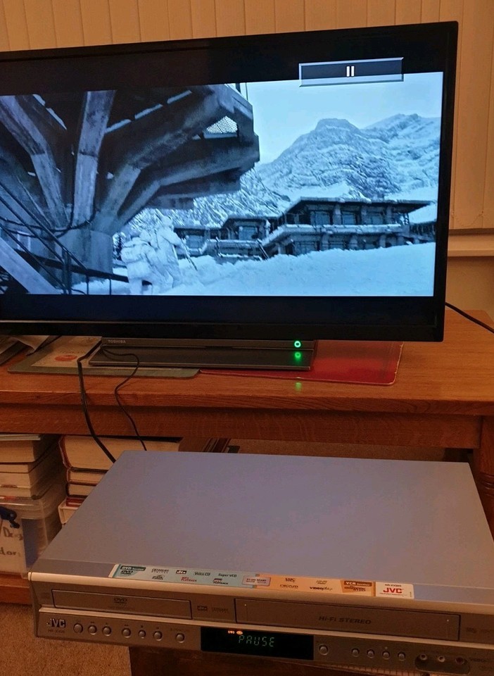 JVC HR-XV28S Combo DVD Player + VCR Video Cassette Player Recorder ...