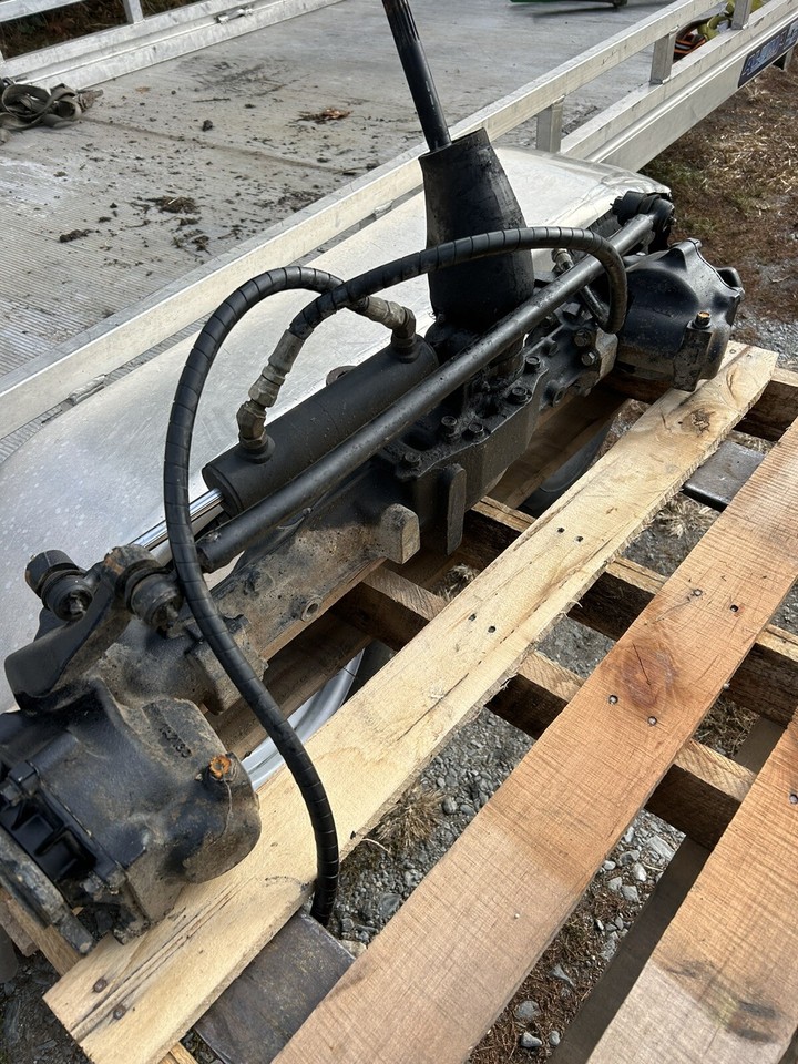 John Deere 2210 2305 4X4 compact utility tractor 4WD front transaxle ...