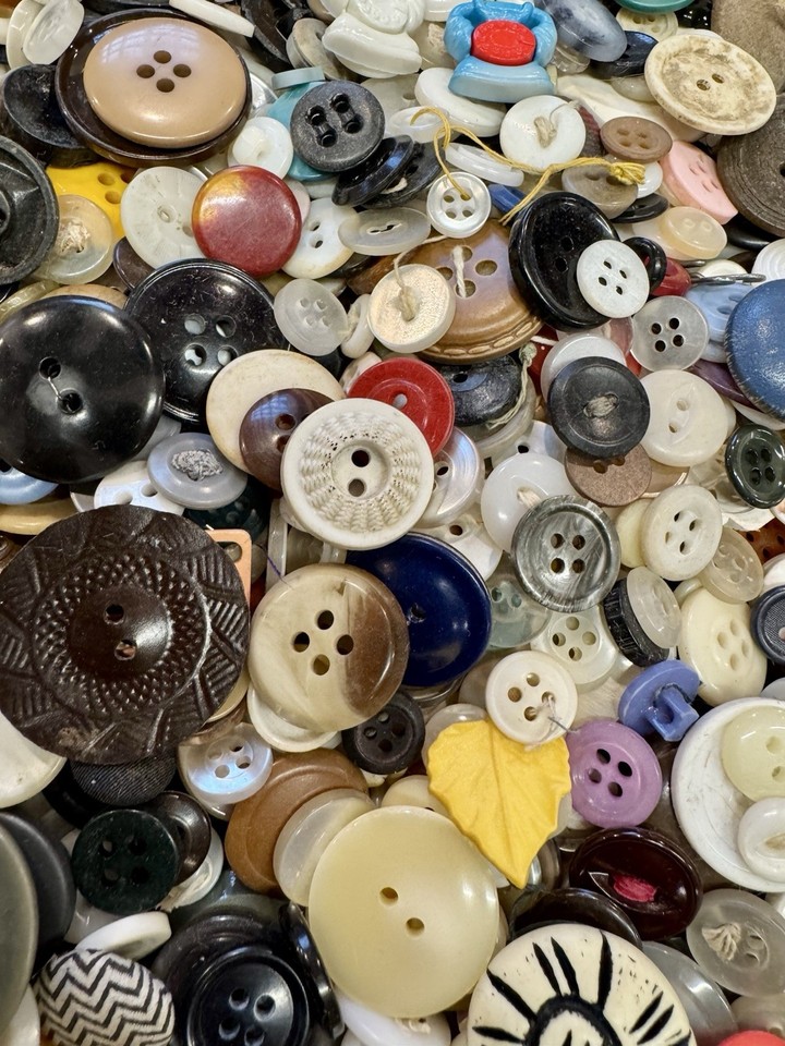 BUTTONS! HUGE Lot TEN POUNDS 10Lb Vintage Estate Mix Old Sewing Buttons ...