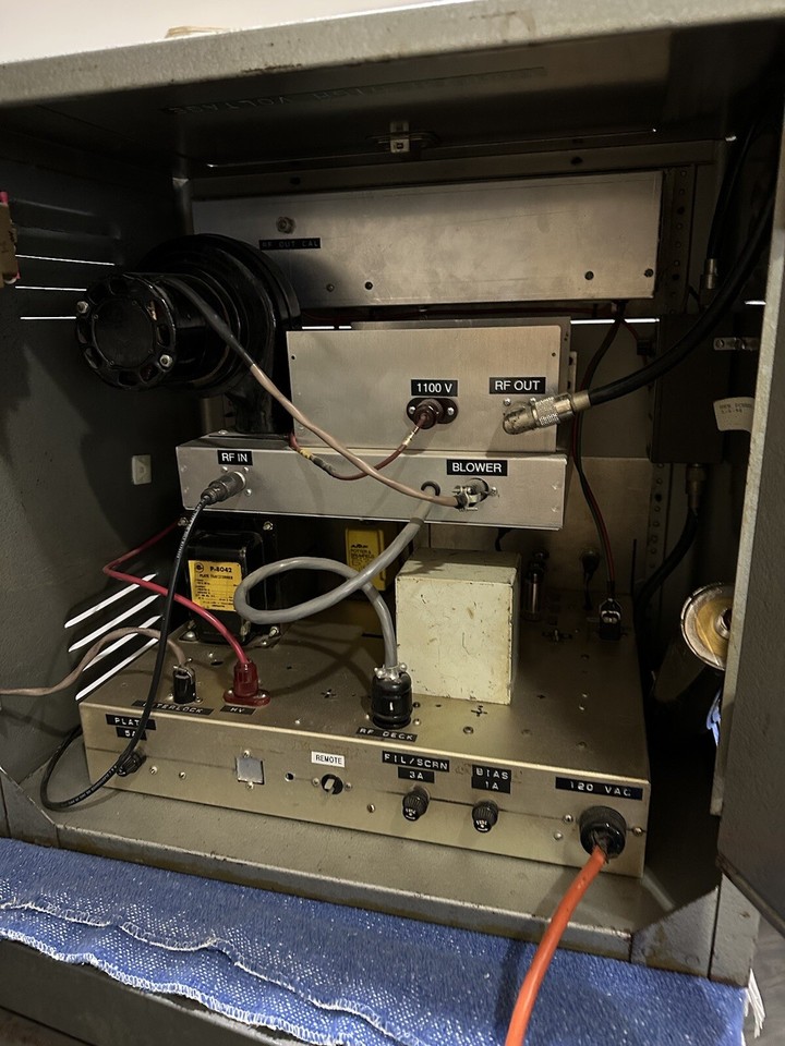 Vintage FM Radio Tube Power Transmitter Pulled From Pirate Radio ...