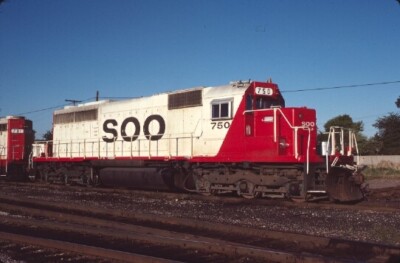 SOO 750 SD-40 SHILLER PARK IL (SOO LINE) ORIGINAL SLIDE 09-16-84 T21-7 ...