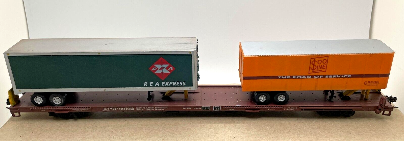 HO ATHEARN 2005 86 FT FLAT CAR WITH 2 TRAILERS SOO REA SANTA FE ATSF ...