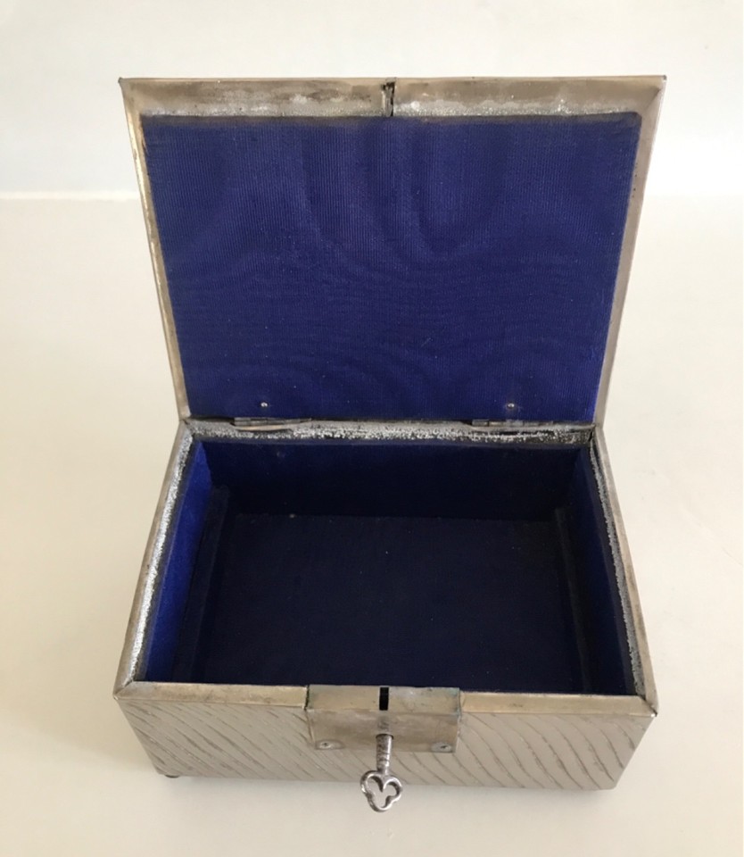 Horse Equestrian Fox Hunting Trinket metal Box Lined with original Key ...