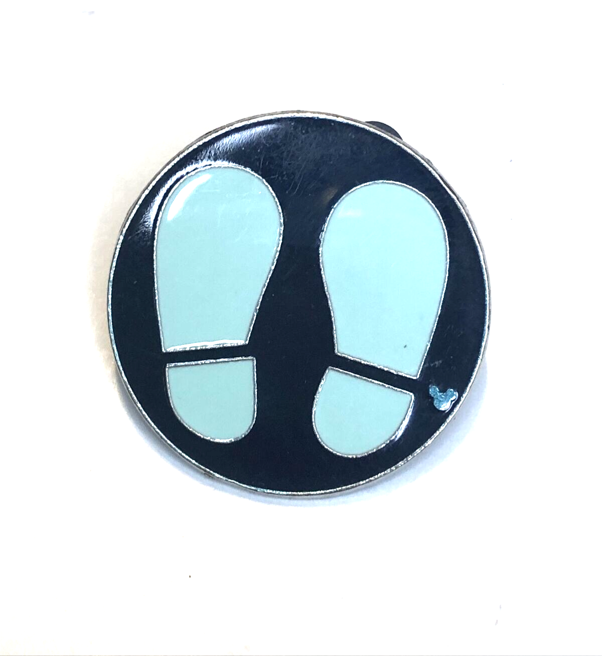 Disney 2007 Hidden Mickey Pins (2): Minnie Mouse and Mickey Mouse ...