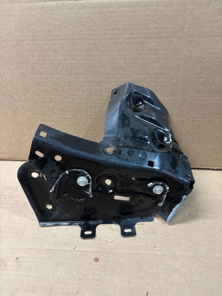 2019-2022 Chevy Silverado Front Passenger Side Wheelhouse Panel Bracket ...