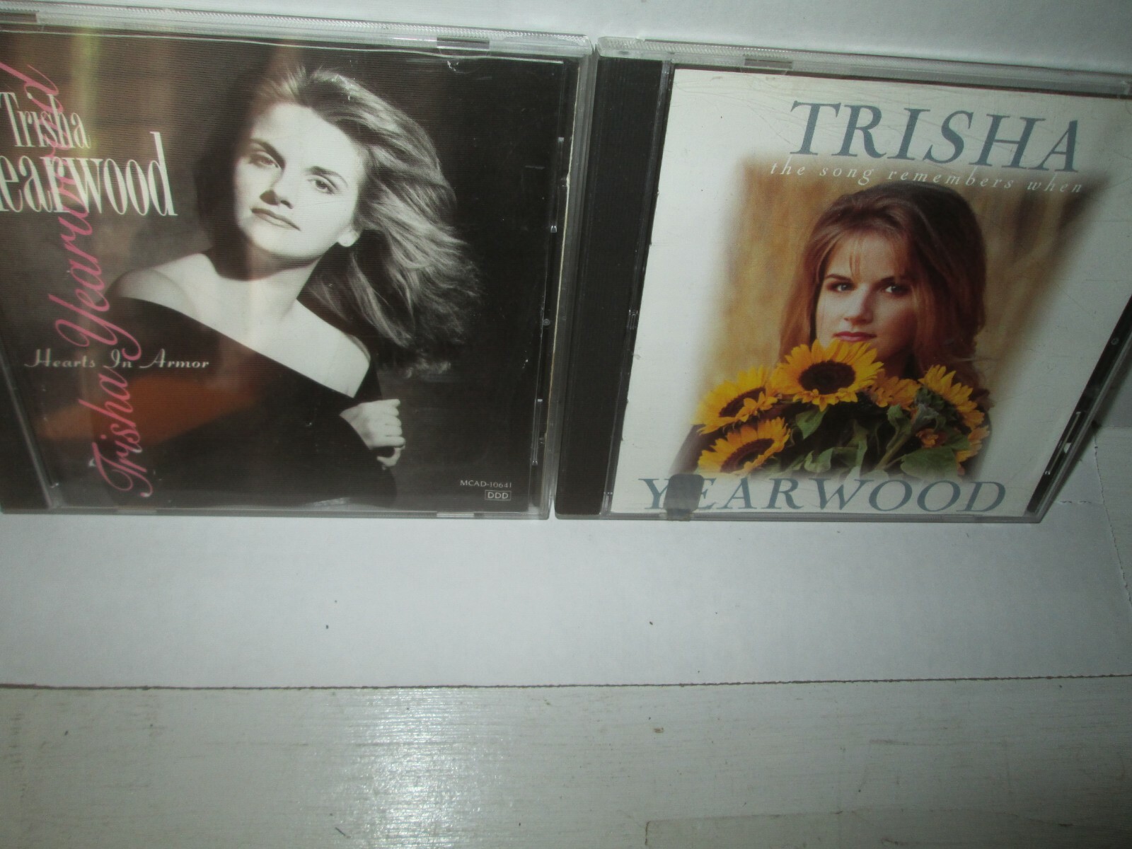 LOT OF 2 TRISHA YEARWOOD cds Country Song Remembers HEARTS IN ARMOUR 20 ...