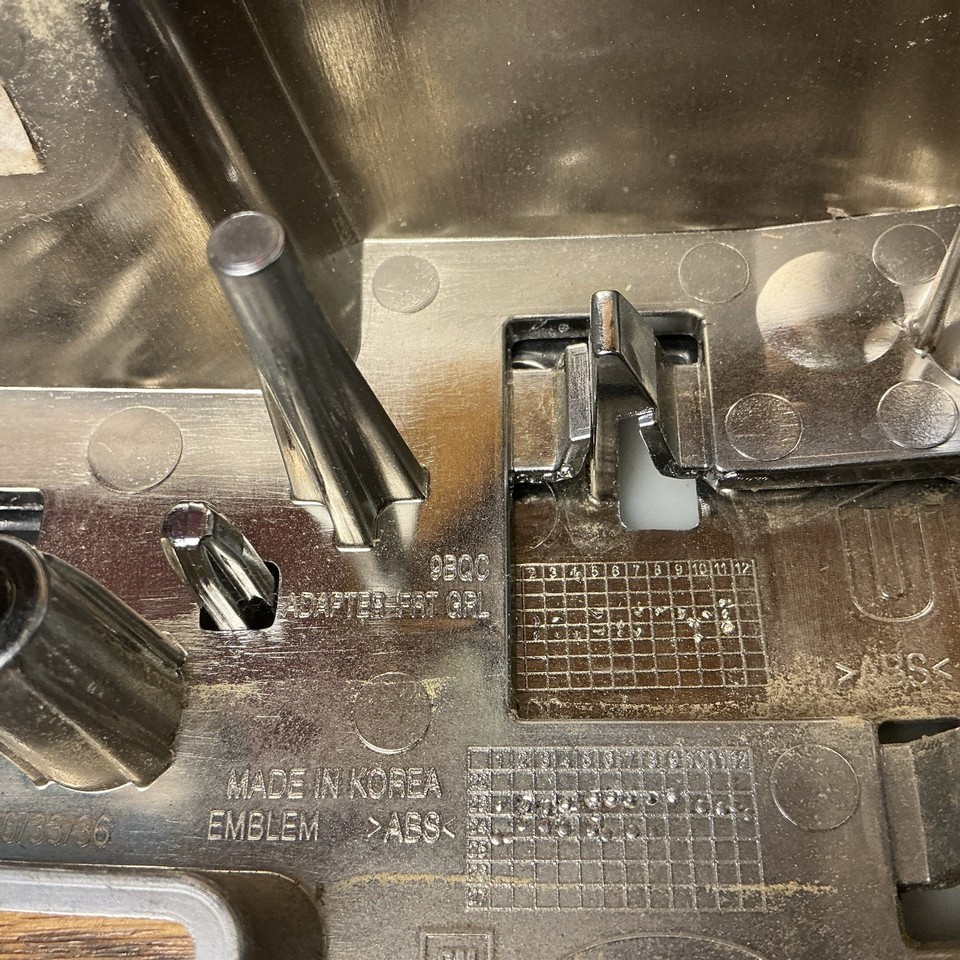 2024-2025 CHEVY TRAX FRONT GRILLE LOGO EMBLEM AND ADAPTER OEM 42887630 ...