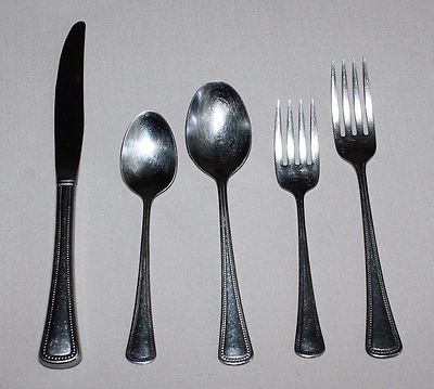 Oneida Needlepoint - Beaded Artistry Stainless 1881 Rogers Flatware ...