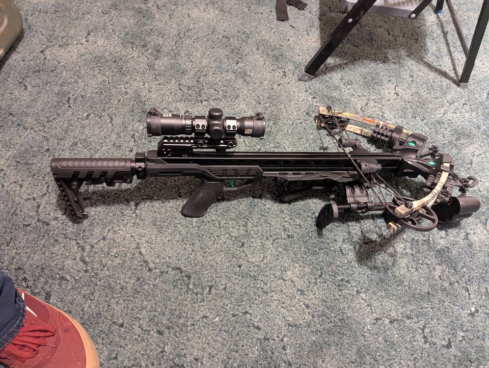 CenterPoint Patriot 425 Compound Crossbow 425 FPS with Lumix Speedring ...