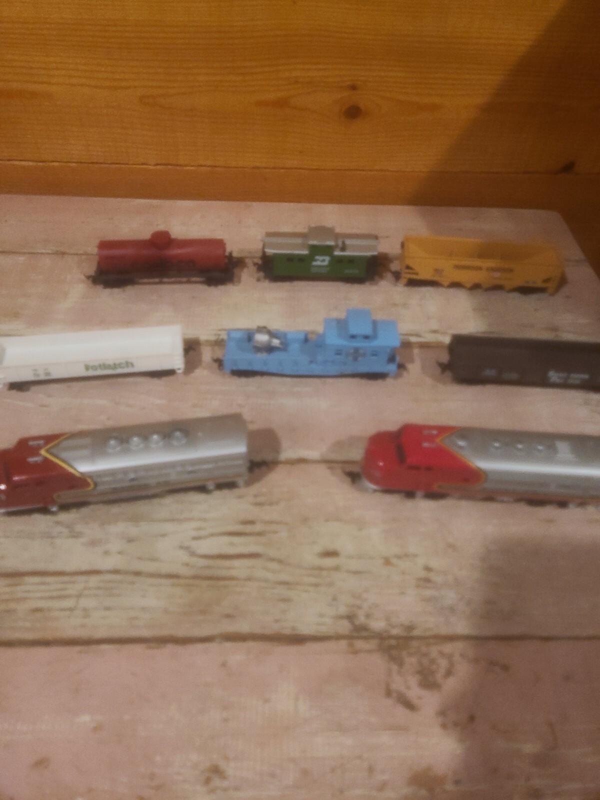 HO Scale Bachmann Train Set Santa Fe Engine #307 Cars, Track ...