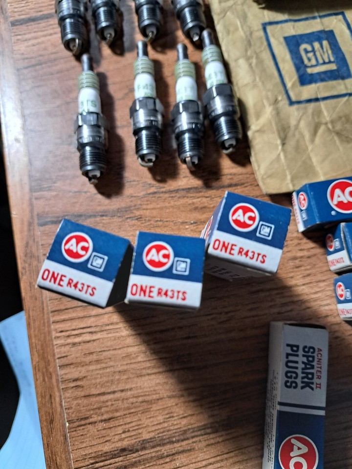 NOS R43TS Spark Plugs 1971 Corvette Camaro Chevelle 454 325hp 350 365 ...